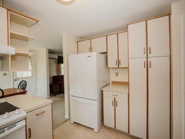 condo with 2 bedroom, Goffstown NH ES105231260