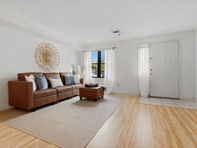 condo with 2 bedroom, Gloucester MA ES104265388