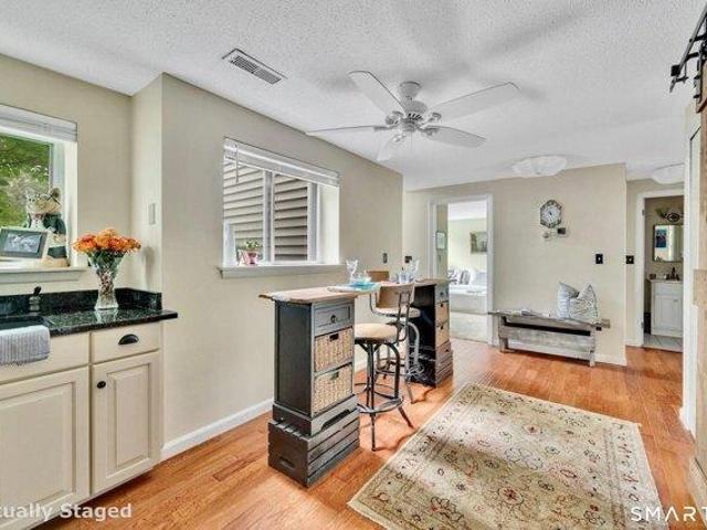 condo with 2 bedroom, Glastonbury CT DS102727226