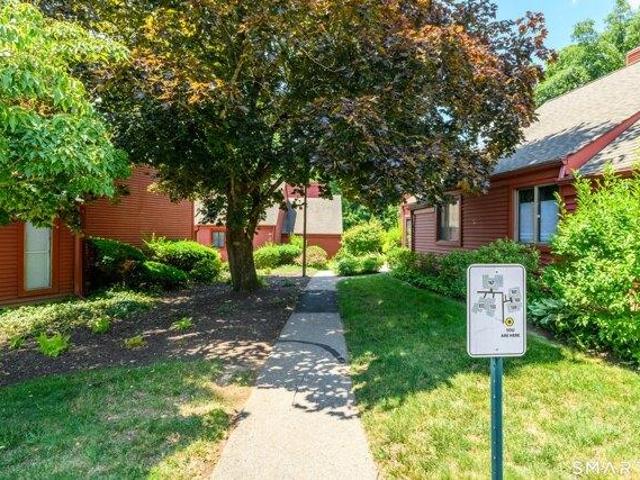 condo with 2 bedroom, Glastonbury CT ES104232536