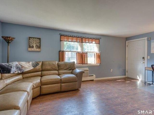 condo with 2 bedroom, Glastonbury CT ES105117107