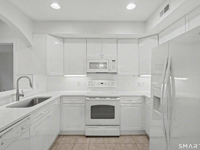condo with 2 bedroom, Groton CT ES103188613