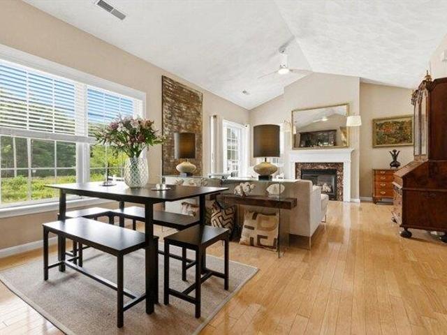 condo with 2 bedroom, Groveland MA ES105040644
