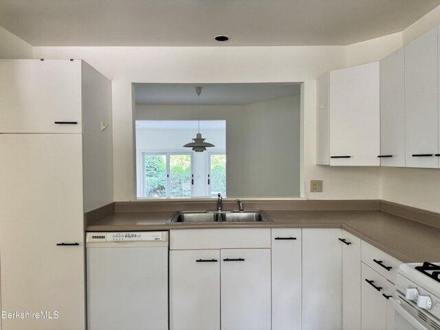 condo with 2 bedroom, Great Barrington MA ES104691019