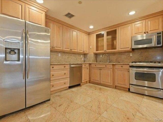 condo with 2 bedroom, Great Neck NY ES103624943