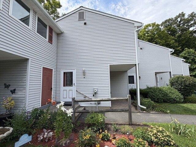 condo with 2 bedroom, Greenfield MA ES105117428
