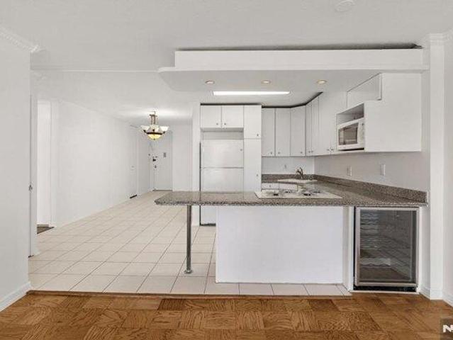 condo with 2 bedroom, Guttenberg NJ DS104410400