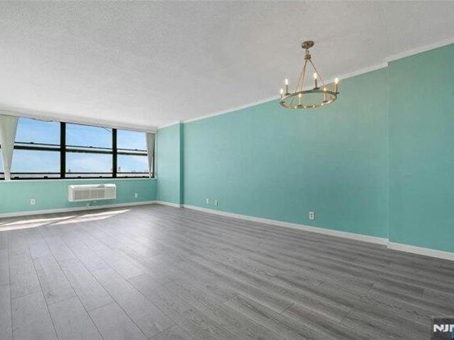 condo with 2 bedroom, Guttenberg NJ ES105160926