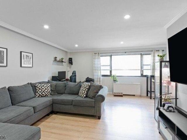condo with 2 bedroom, Hackensack NJ ES104567156