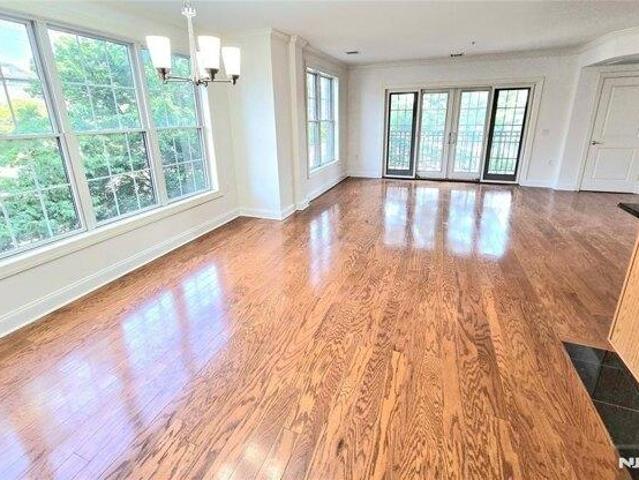 condo with 2 bedroom, Hackensack NJ ES105144092