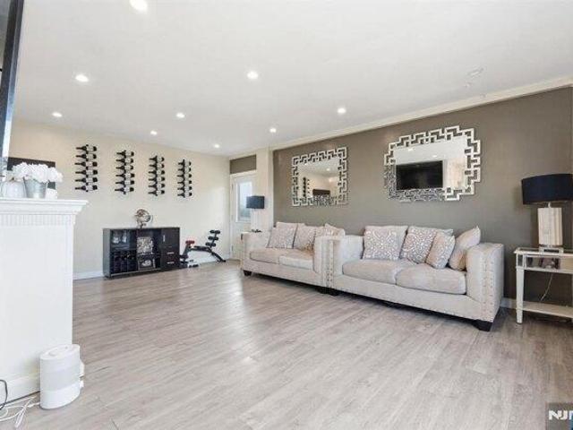 condo with 2 bedroom, Hackensack NJ ES105141694