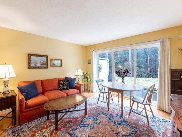 condo with 2 bedroom, Hartford VT ES103221751