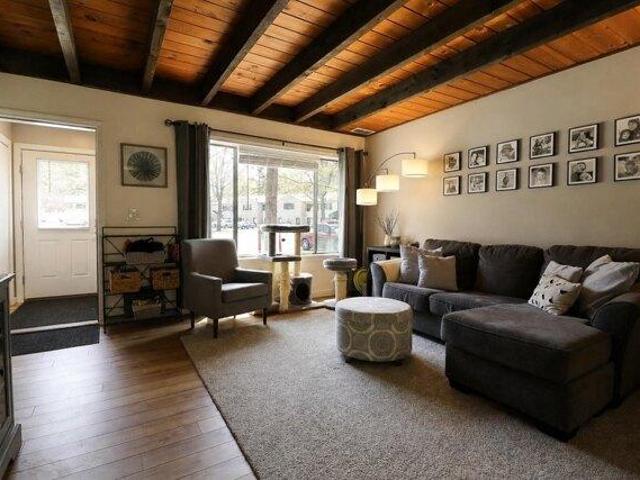 condo with 2 bedroom, Hartford VT ES104077147