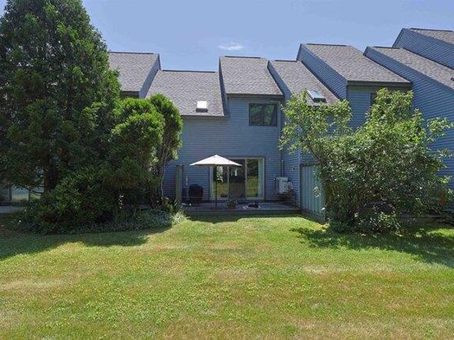 condo with 2 bedroom, Hartford VT ES104115911