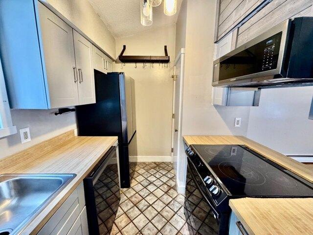 condo with 2 bedroom, Hartford VT ES104851614