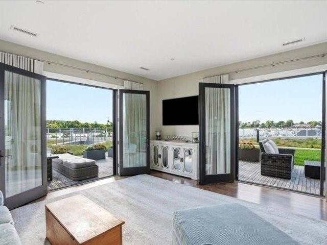 condo with 2 bedroom, Hingham MA ES103808059
