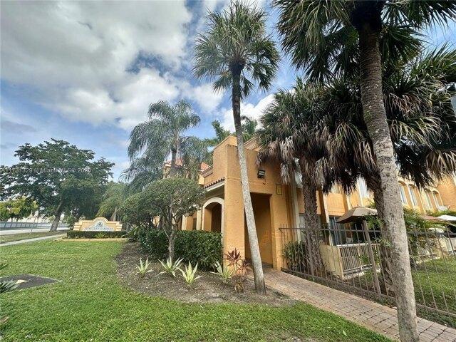 condo with 2 bedroom, Hialeah FL DS92118353