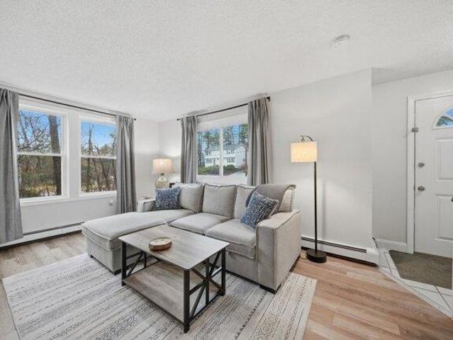 condo with 2 bedroom, Hooksett NH DS102709099