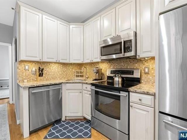 condo with 2 bedroom, Hoboken NJ DLS102563589