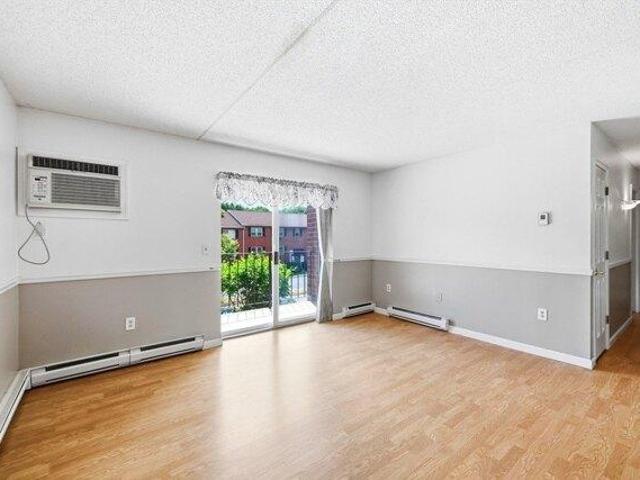 condo with 2 bedroom, Holyoke MA ES104920632