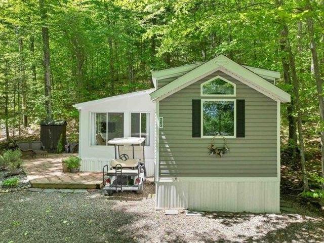 condo with 2 bedroom, Holderness NH ES105158245
