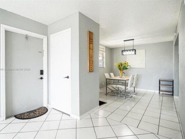 condo with 2 bedroom, Hollywood FL ES104899751