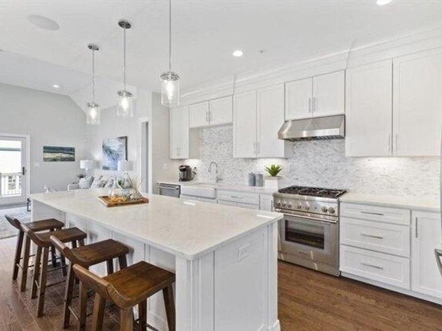 condo with 2 bedroom, Hopkinton MA DS102410680