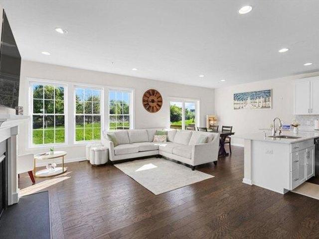 condo with 2 bedroom, Hopkinton MA ES103889474