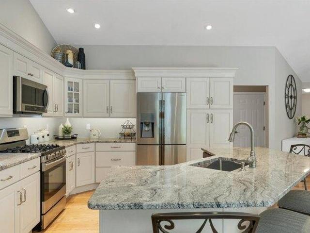 condo with 2 bedroom, Hudson NH ES105107852