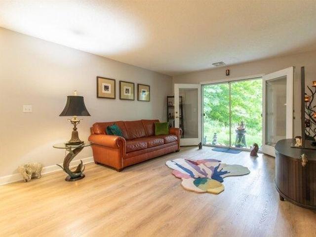condo with 2 bedroom, Keene NH ES104328714