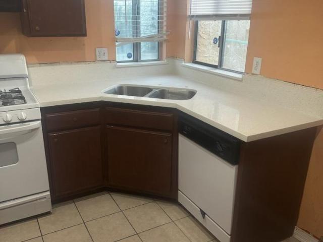 condo with 2 bedroom, Lancaster CA DS89605968