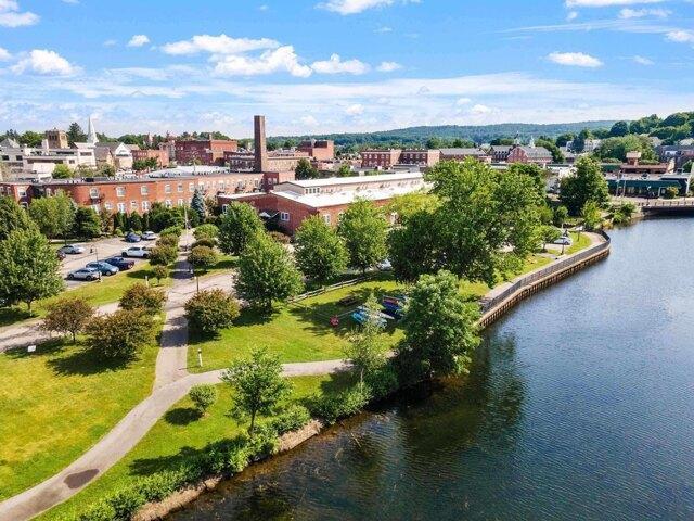 condo with 2 bedroom, Laconia NH DLS102633687