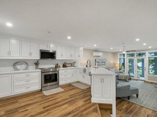 condo with 2 bedroom, Laconia NH ES105203900