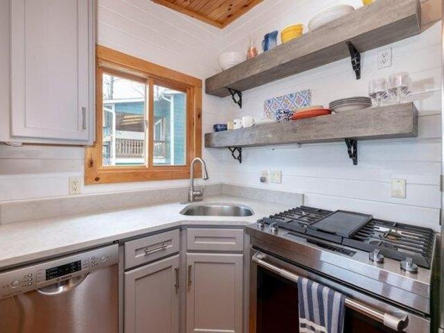 condo with 2 bedroom, Laconia NH ES103663015