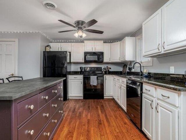 condo with 2 bedroom, Leominster MA ES104330012