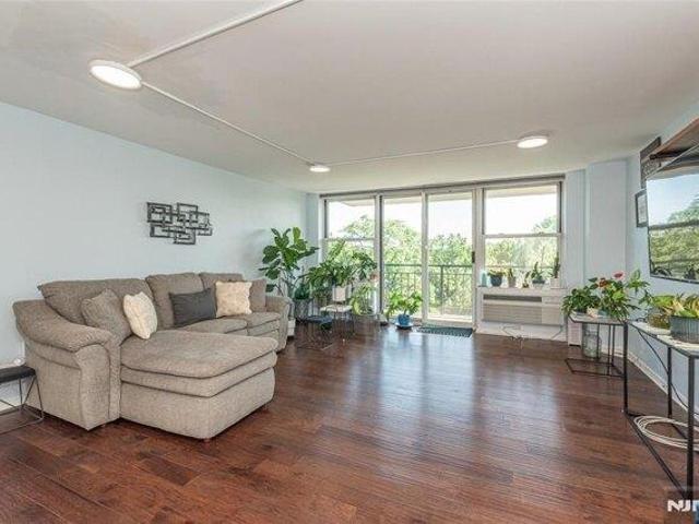 condo with 2 bedroom, Little Falls NJ ES104921705