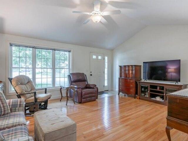condo with 2 bedroom, Litchfield NH ES104852870