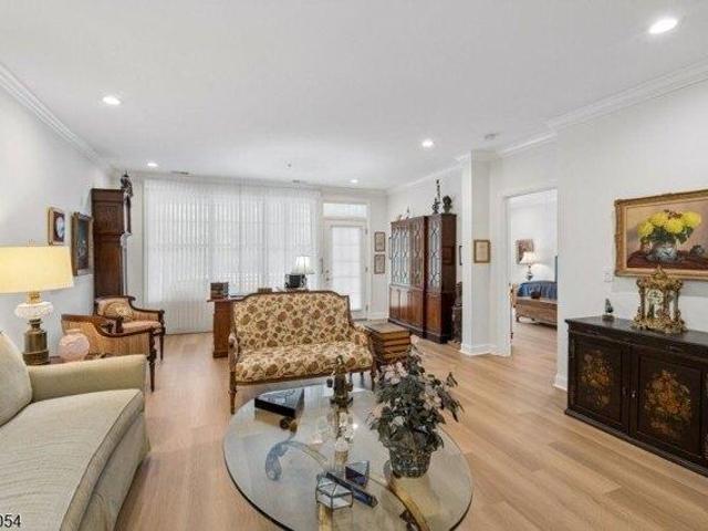 condo with 2 bedroom, Livingston NJ DS102211958