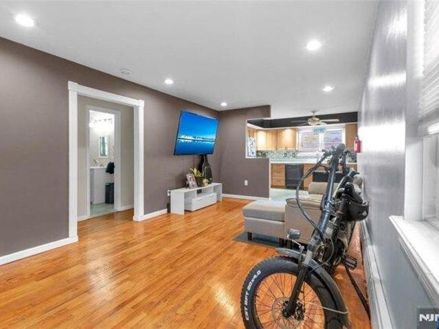 condo with 2 bedroom, Lodi NJ ES104850100