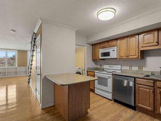 condo with 2 bedroom, Lowell MA DLS102317201