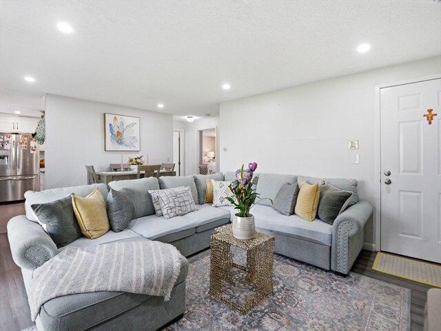 condo with 2 bedroom, Lowell MA ES105202301
