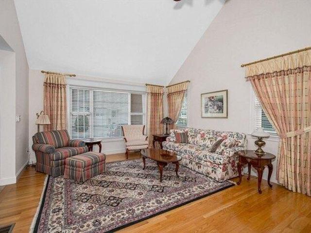 condo with 2 bedroom, m NH ES103888825