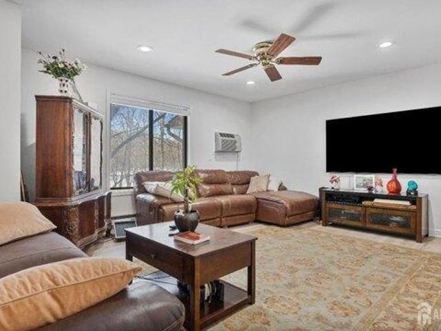 condo with 2 bedroom, Manalapan NJ DS101899556