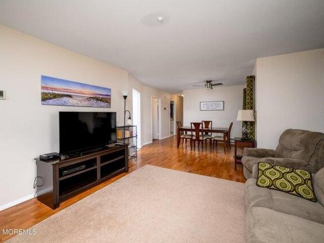 condo with 2 bedroom, Manalapan NJ DS102586340