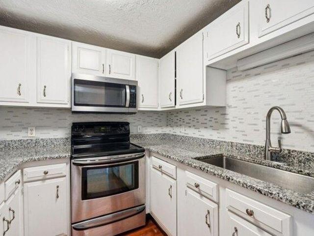condo with 2 bedroom, Manchester NH DS103969934