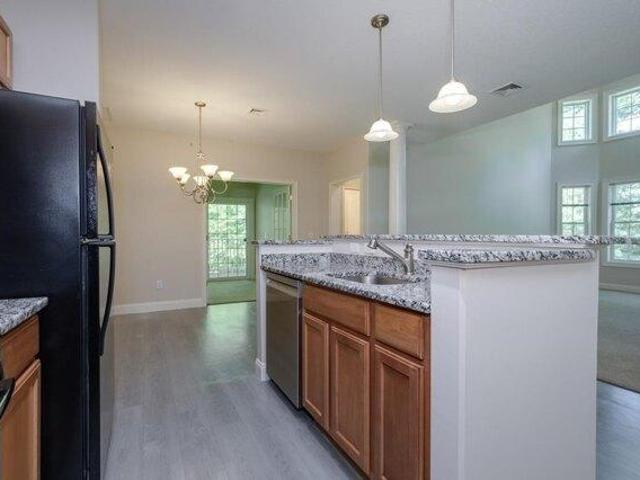 condo with 2 bedroom, Manchester NH ES104008344