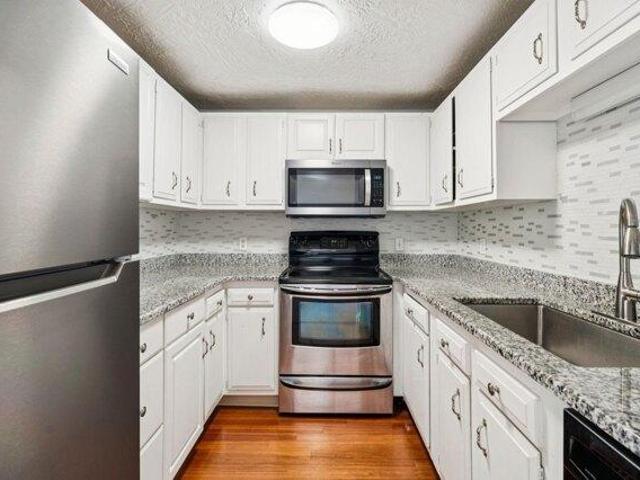 condo with 2 bedroom, Manchester NH ES104514386