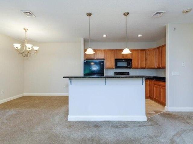 condo with 2 bedroom, Manchester NH ES105095889