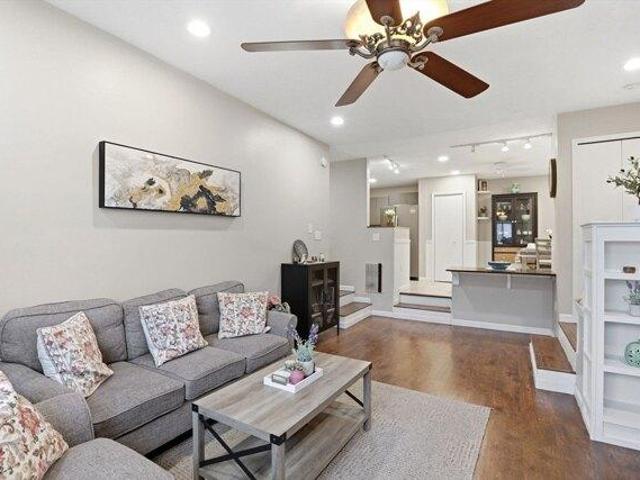 condo with 2 bedroom, Mansfield MA DS102592938