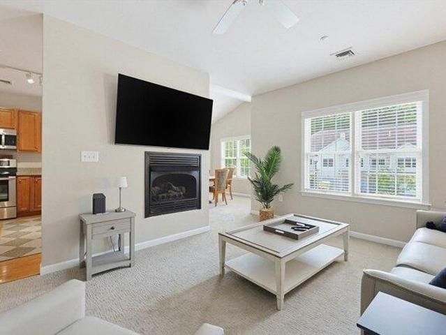 condo with 2 bedroom, Mansfield MA ES105095608